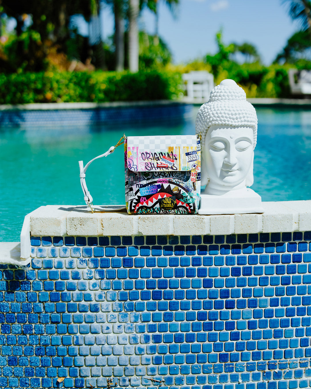 CREATE ANOTHER DAY MESSENGER SLING – SPRAYGROUND®