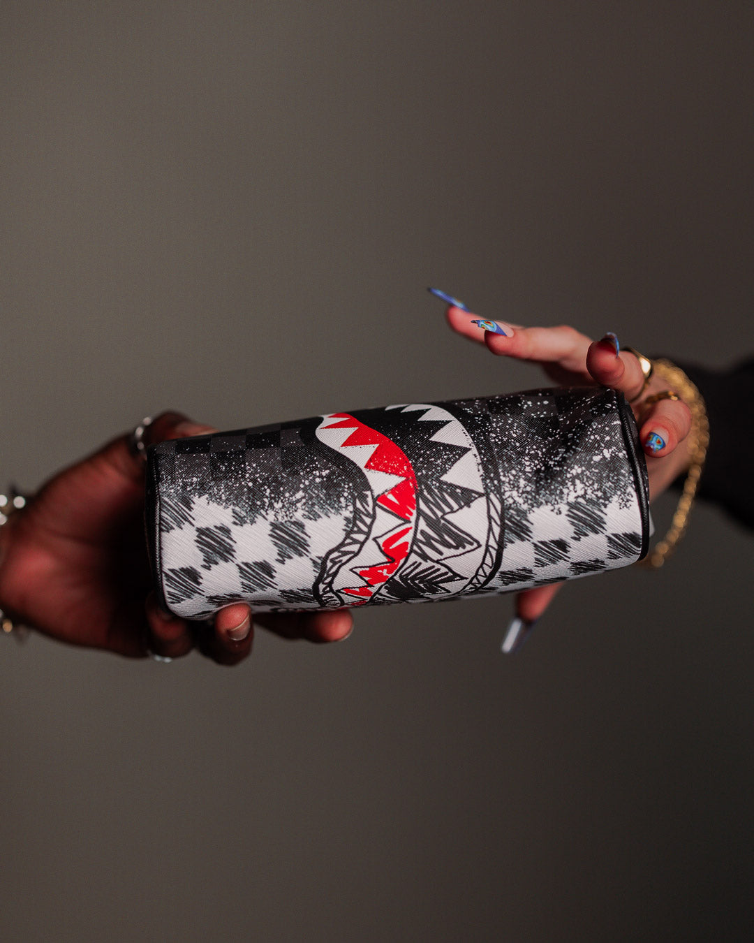 SCRIBBLE DRIBBLE CHECK POUCH – SPRAYGROUND®