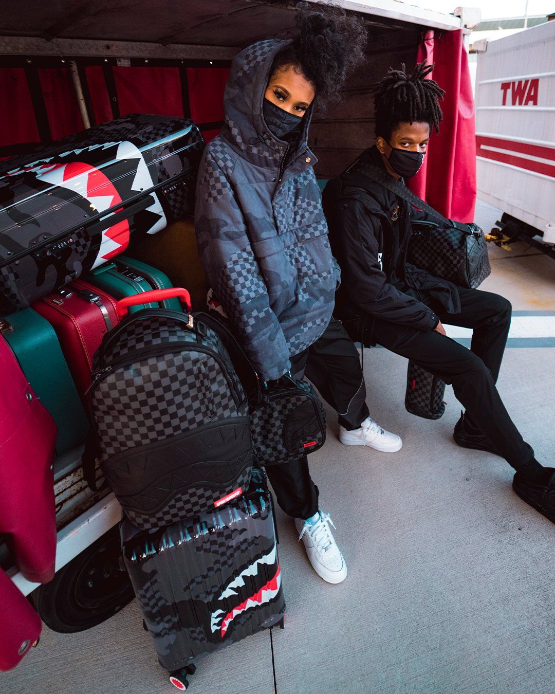 FULL-SIZE LUGGAGE – SPRAYGROUND®