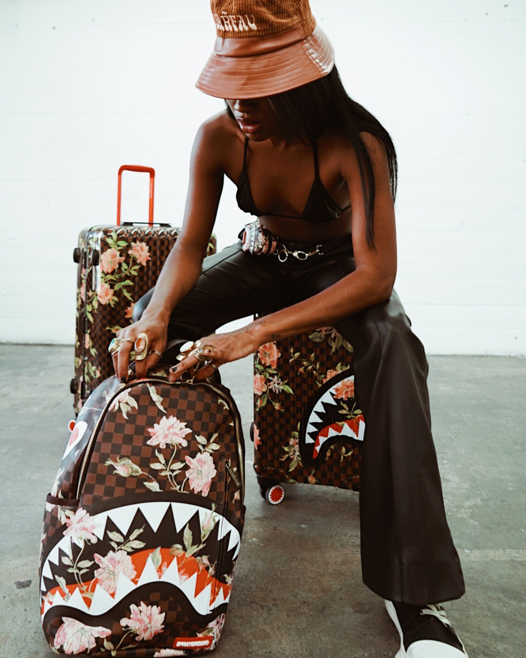 SHARKFLOWER DLX BACKPACK – SPRAYGROUND®